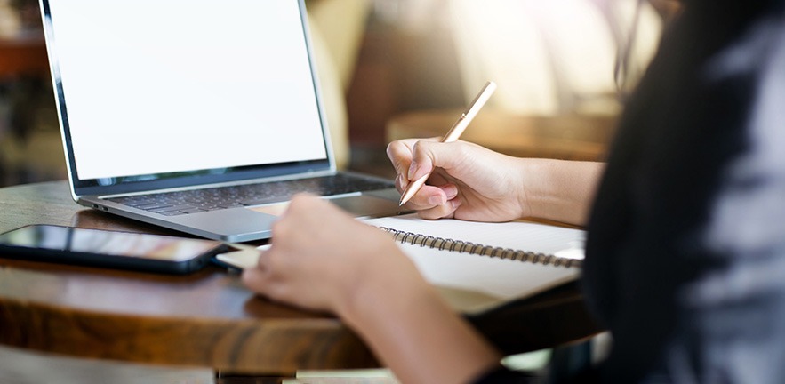 MIM Salary in France: Top Universities, Sectors, and Recruiters