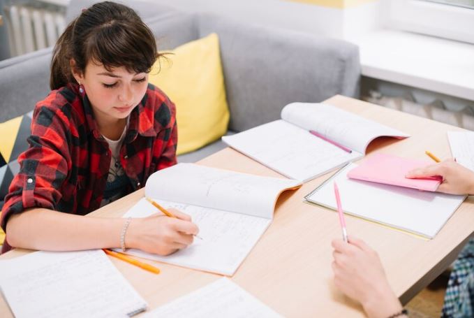 Cambridge MBA Essays: Questions, Tips & Real Examples 2025